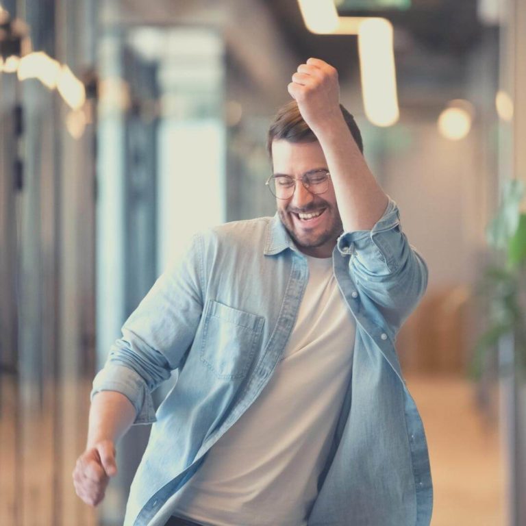 35 Happy Thoughts: Positive Things to Brighten Your Day - Happier Human