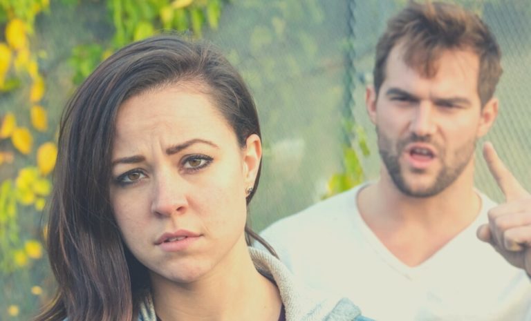 17 Early Warning Signs of a Controlling Man - Happier Human