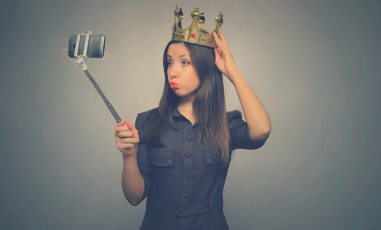 15 Female Narcissist Traits, Characteristics, and Warning Signs ...