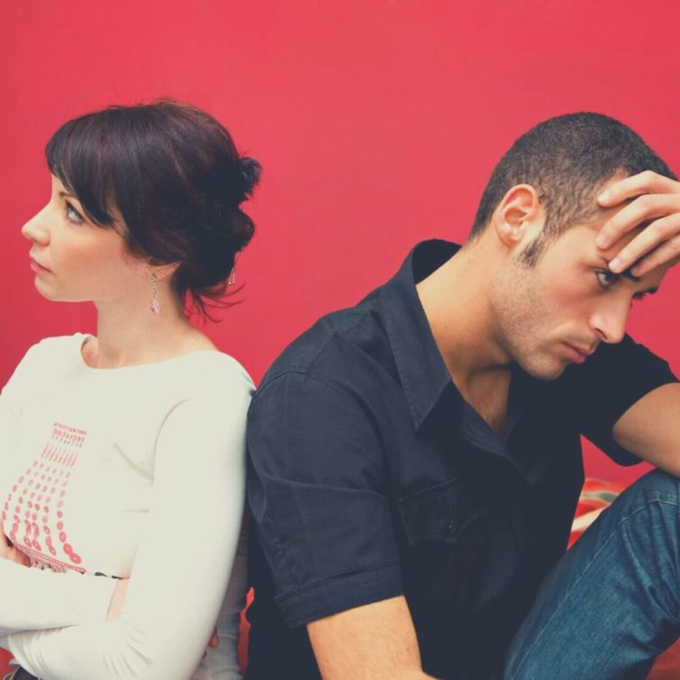 13 Early Warning Signs of an Insecure Woman - Happier Human