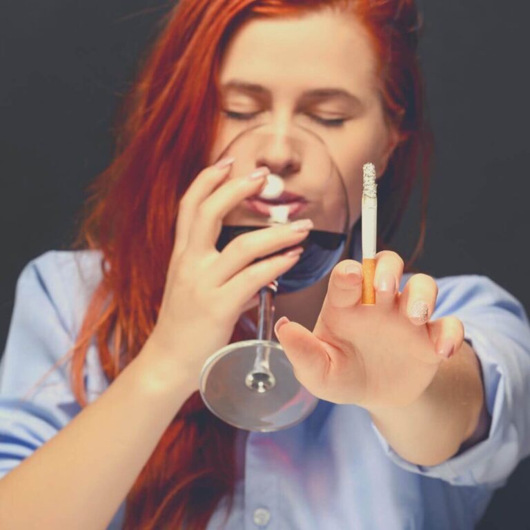 15 Warnings Signs You Have a Toxic Girlfriend - Happier Human