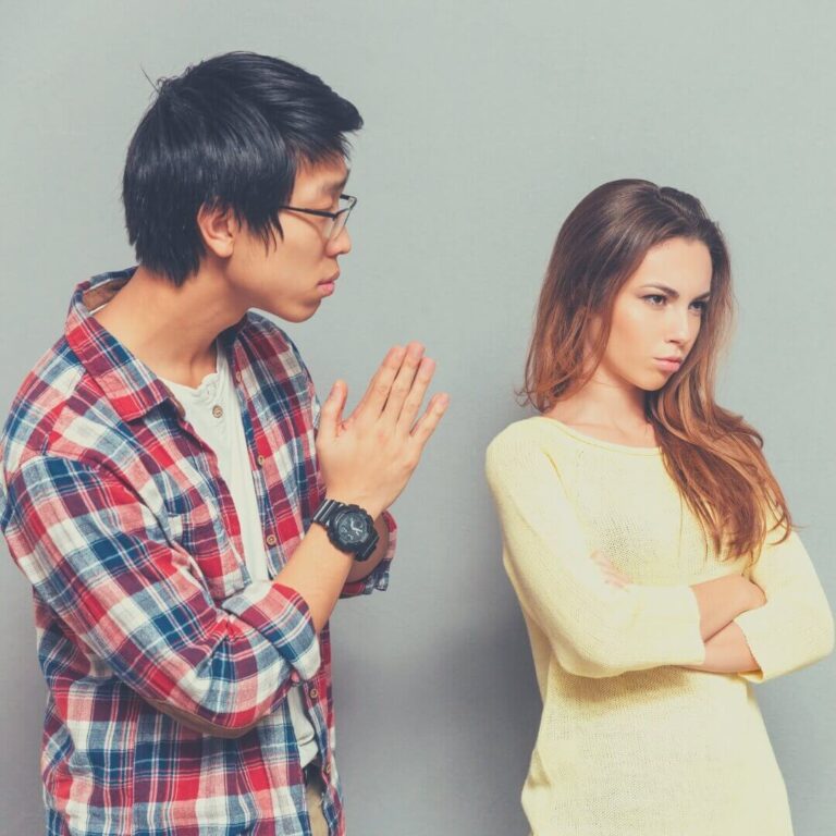 15 Warnings Signs You Have a Toxic Girlfriend - Happier Human