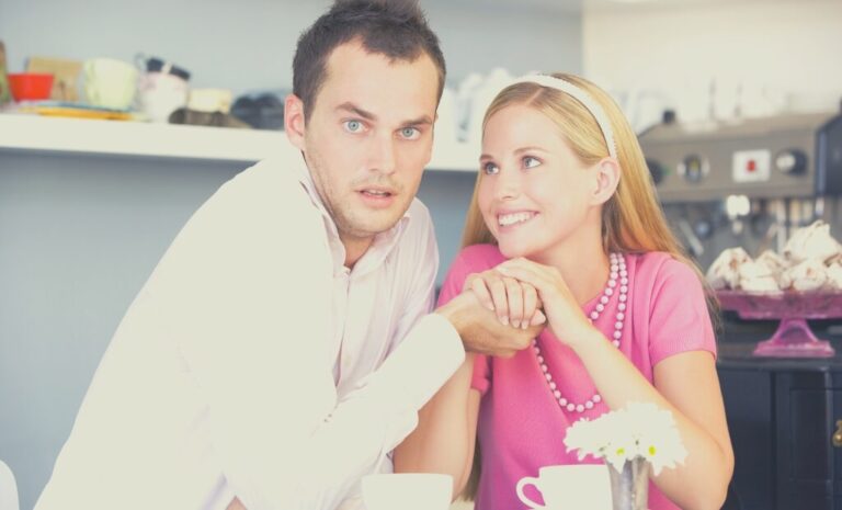 15 Warning Signs That Your Partner Has Commitment Issues - Happier Human