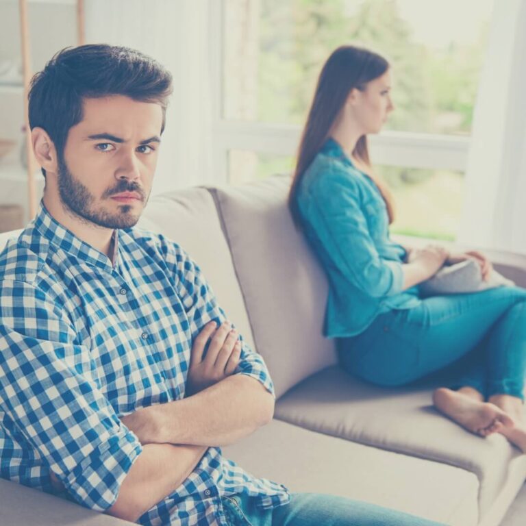 15 Warning Signs That Your Partner Has Commitment Issues - Happier Human