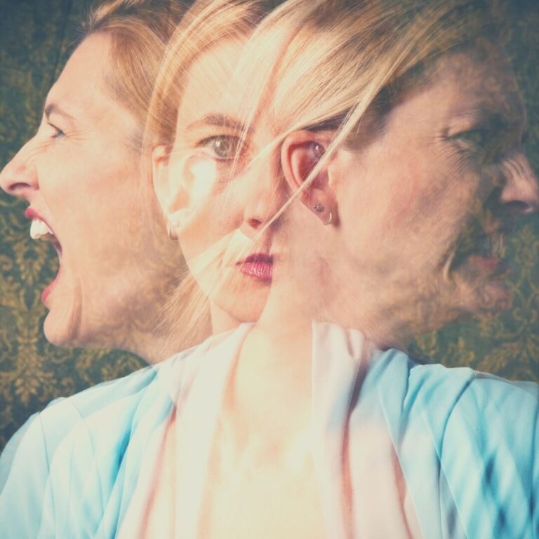 11 Dangerous Signs You're Dealing with a Psychopath - Happier Human