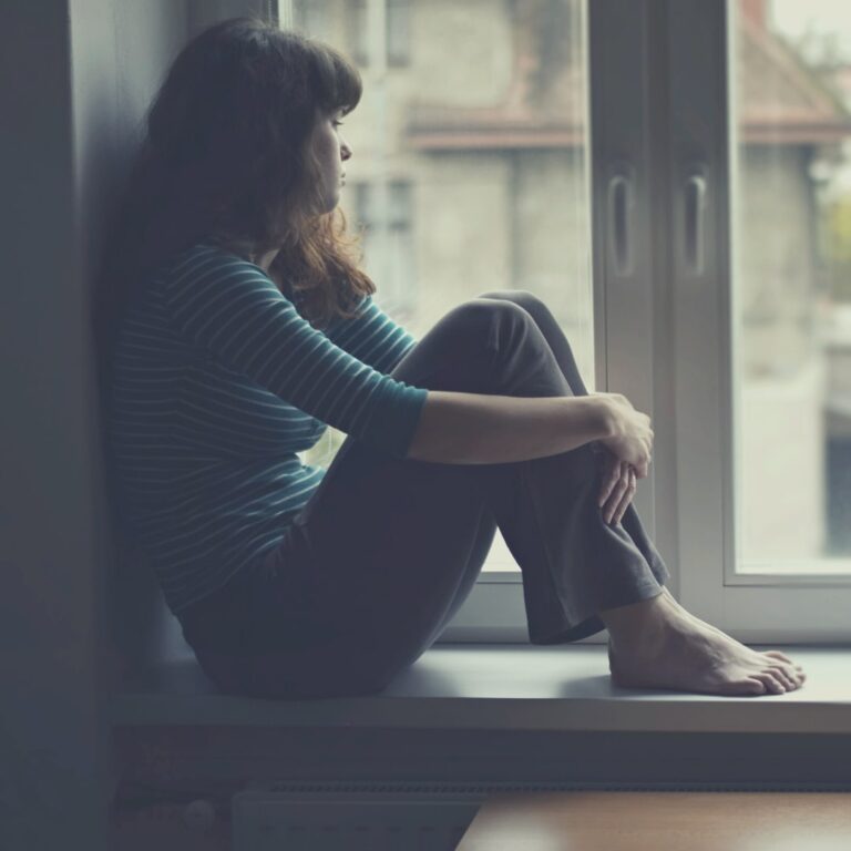 9 Common Dysfunctional Family Roles and Characteristics - Happier Human