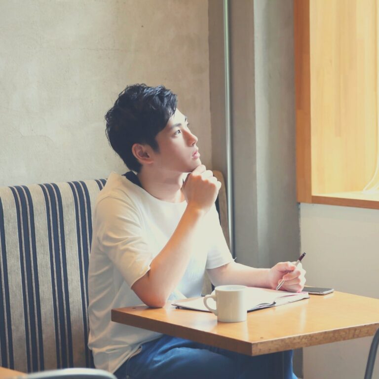 17 Traits and Characteristics of a Reserved Personality Type - Happier ...