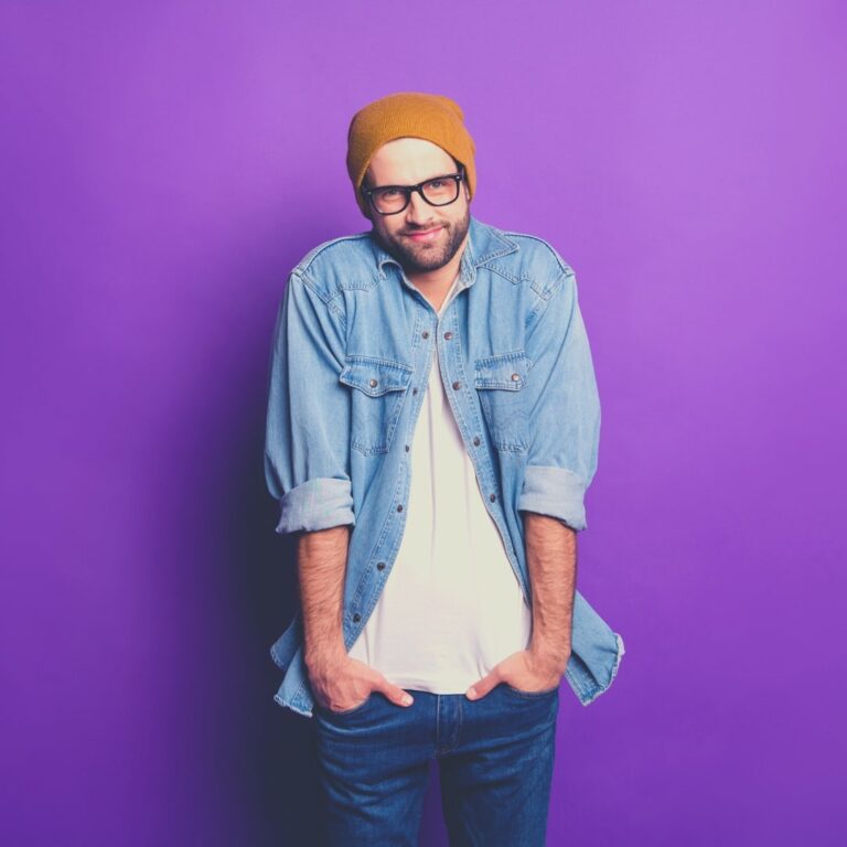 17 Traits and Characteristics of a Reserved Personality Type - Happier ...