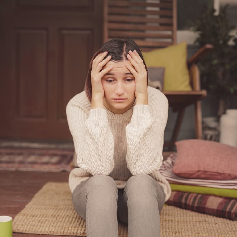 25 Revealing Signs Someone Has Low Intelligence - Happier Human