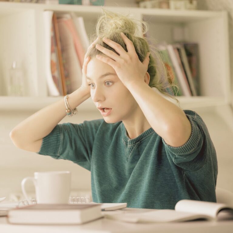 25 Revealing Signs Someone Has Low Intelligence - Happier Human